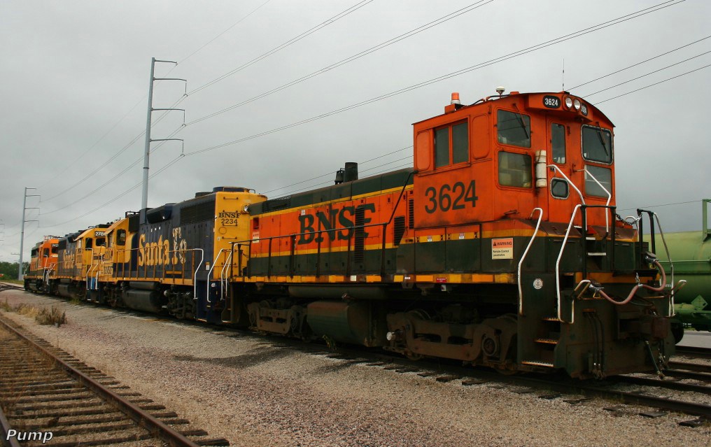 Tied Down BNSF/NARS Locomotives